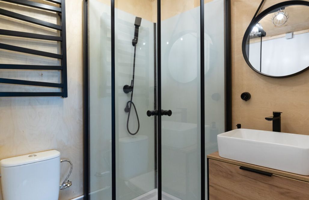 Nad Narvią Dom lustrzany w drzewach | URZEKAJĄCY domek na drzewie Serock 🏡