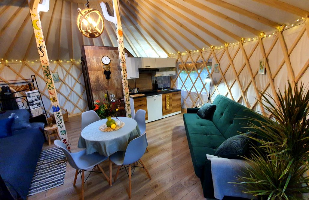 Baśniowe Jurty | NIEZWYKŁY glamping Tarnówka! 🤩